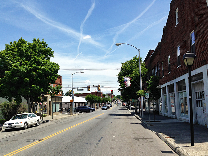 Salem: Mountain views that million-dollar communities would charge extra for, included free with Salem's reasonable cost of living.