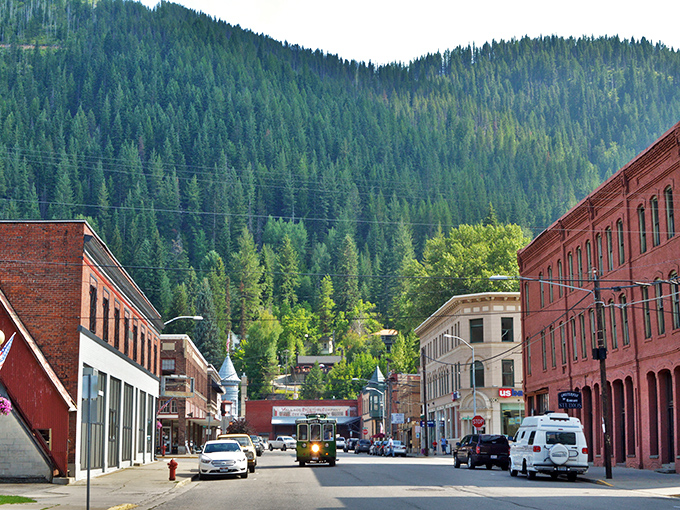 The "Center of the Universe" isn't kidding around! Wallace's colorful Victorian architecture nestled between forested peaks feels like a movie set.