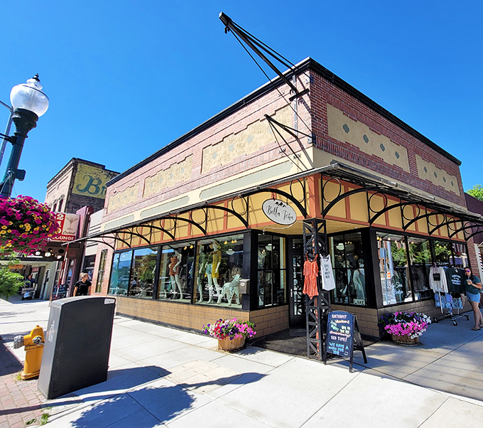 Bella Terra Boutique brings big-city fashion sense to small-town Idaho, proving style knows no zip code.