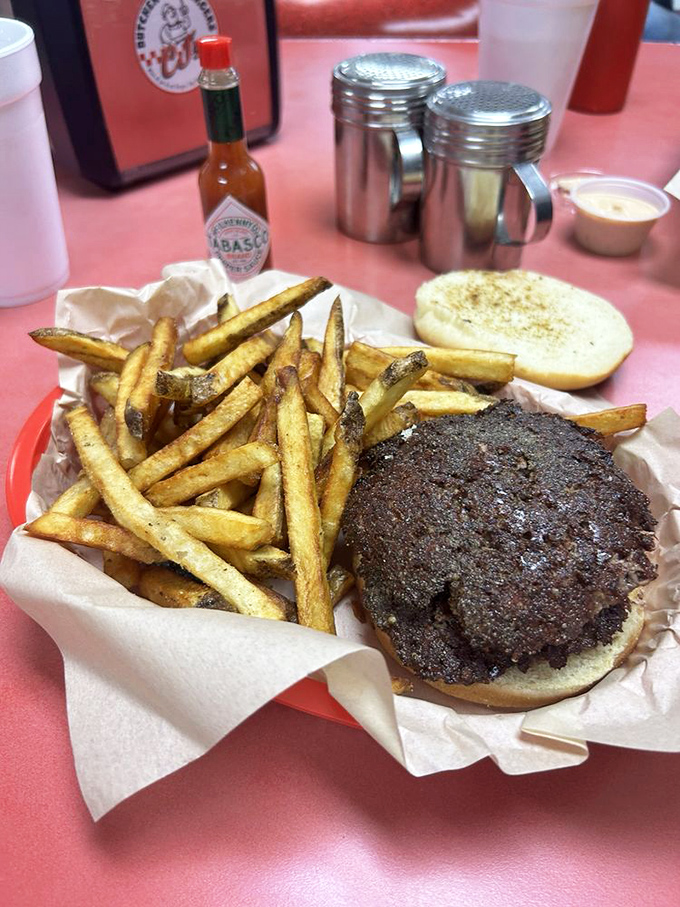The patty-to-bun ratio here deserves mathematical study. That seared crust contains more flavor than most five-course meals I've had in Paris.