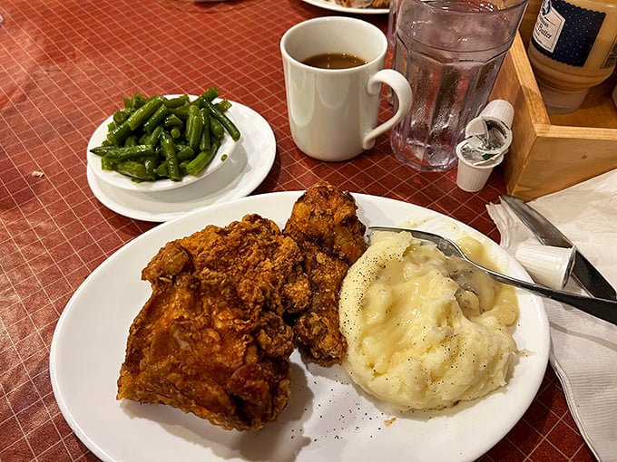 Fried chicken and mashed potatoes: the Fred Astaire and Ginger Rogers of comfort food, dancing perfectly together since forever.