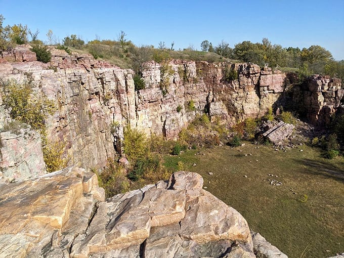 These billion-year-old quartzite cliffs didn't just survive the ice age&mdash;they thumbed their rocky noses at glaciers that tried to flatten them.