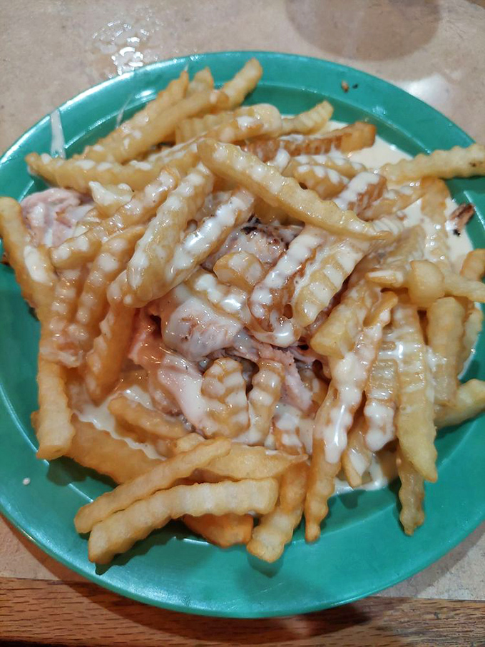 The turkey horseshoe brings a hint of Thanksgiving rebellion to the table. Who says you need a holiday to smother poultry in cheese sauce?