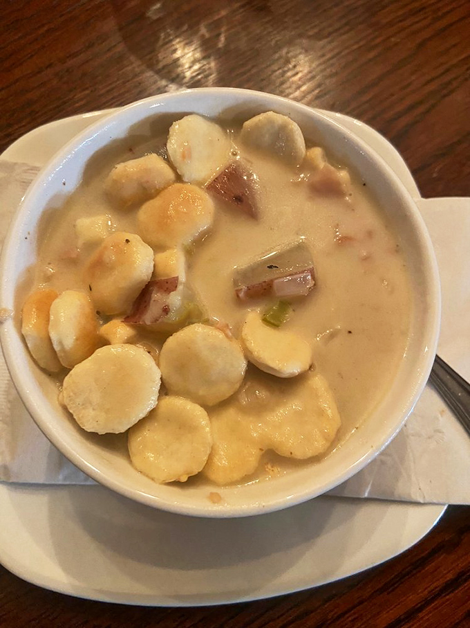 Treasure hunting in your chowder bowl! Each spoonful reveals golden potato islands and tender clam treasures in a sea of velvety perfection.