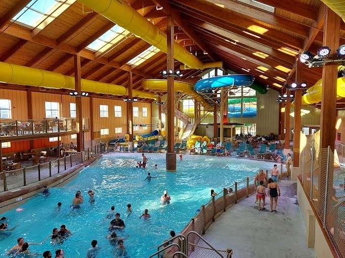 This wave pool proves that landlocked Missouri can deliver ocean-worthy waves without the sharks, seaweed, or uncomfortable sand in places you'd rather not discuss.