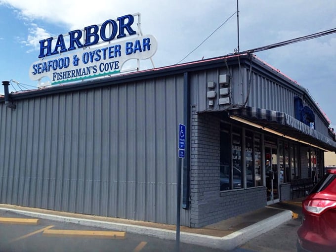 Fisherman's Cove keeps it simple &ndash; all their energy goes into making seafood that makes you close your eyes in bliss.