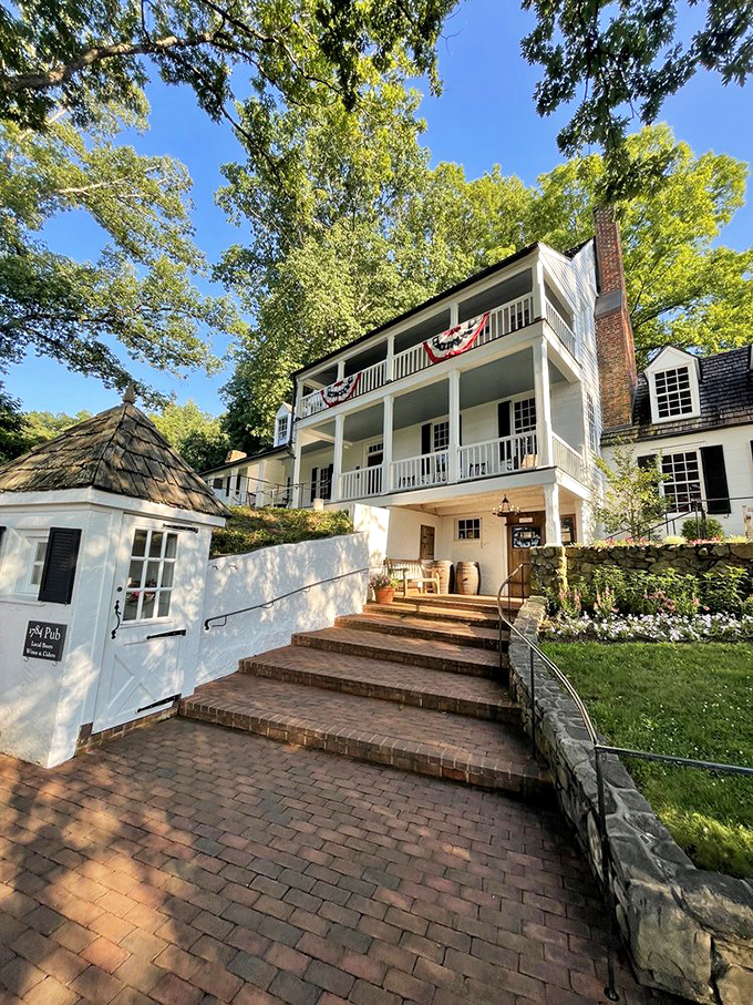 Michie Tavern looks like the kind of place where history and hunger meet for a delicious handshake.