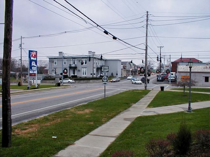 Mount Washington's wide boulevards offer easy access to everything you need. Small-town convenience without big-city headaches!