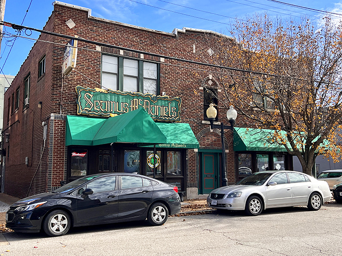 Seamus McDaniel's brick fa&ccedil;ade and emerald awnings conceal one of St. Louis's best-kept burger secrets &ndash; Irish hospitality with American flavor.