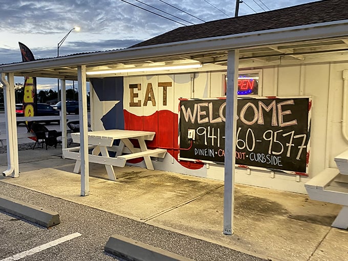 The Texas flag says it all &ndash; this unassuming white shack brings Lone Star State barbecue prowess to Florida's Gulf Coast.