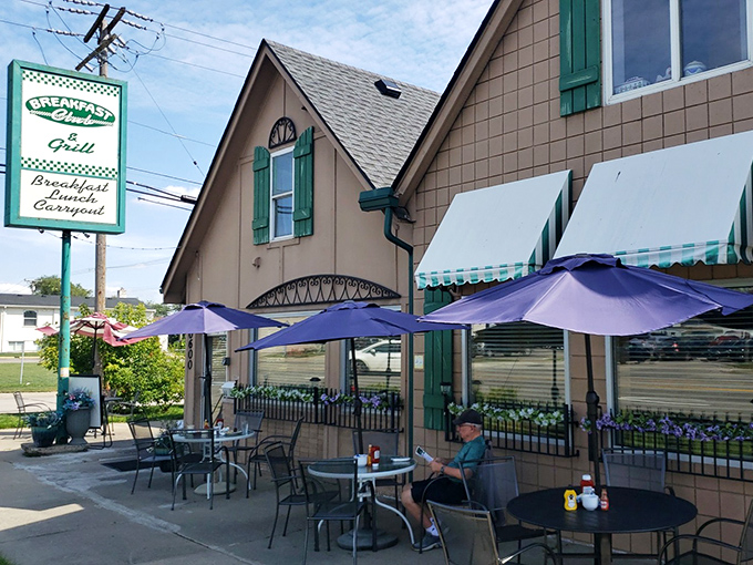 The Breakfast Club's cottage-like charm invites you in like a morning hug &ndash; complete with outdoor seating for vitamin D with your vitamin B.