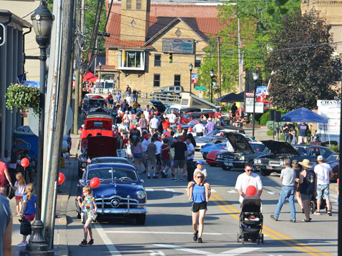 Bridgeport after dark &ndash; where the streetlights create pools of gold and the pace slows to "what's your hurry?" speed.