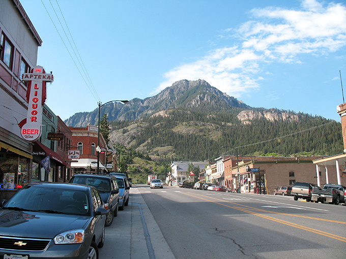 Ouray's streets frame mountain views so perfect they look Photoshopped. Trust me, your camera will work overtime here!