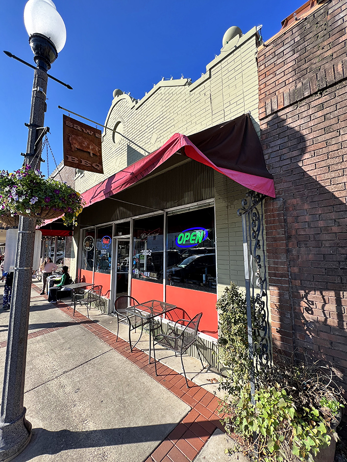 The sidewalk tables at SAW's offer front-row seats to Homewood's comings and goings, with the best-smelling soundtrack in town.