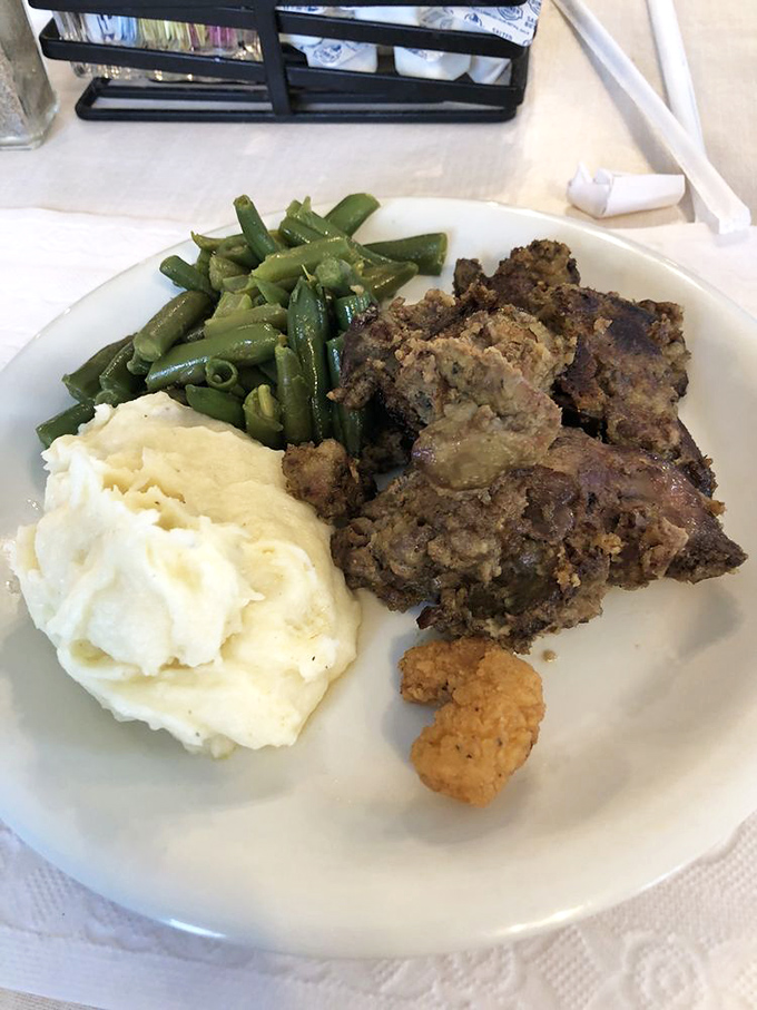 Comfort food doesn't always photograph like a supermodel, but these chicken livers, mashed potatoes, and green beans taste like a warm hug.