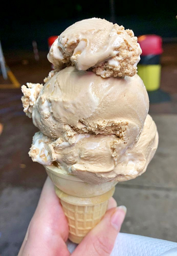 Architectural ice cream masterpieces aren't built overnight. These perfectly stacked scoops would make Frank Lloyd Wright weep with joy.