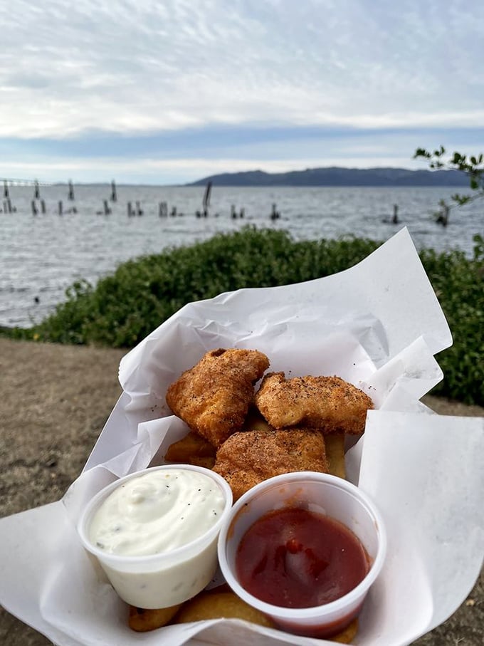 Enjoying Bowpicker with a Columbia River view&mdash;nature's dining room. Some meals deserve a backdrop as magnificent as their flavor profile. 