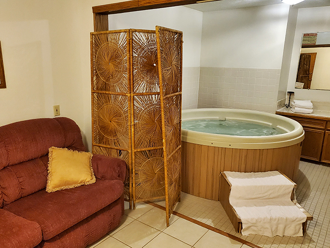 After a day of animal encounters, soak your travel-weary bones in a hot tub that's cleverly hidden behind a woven screen.