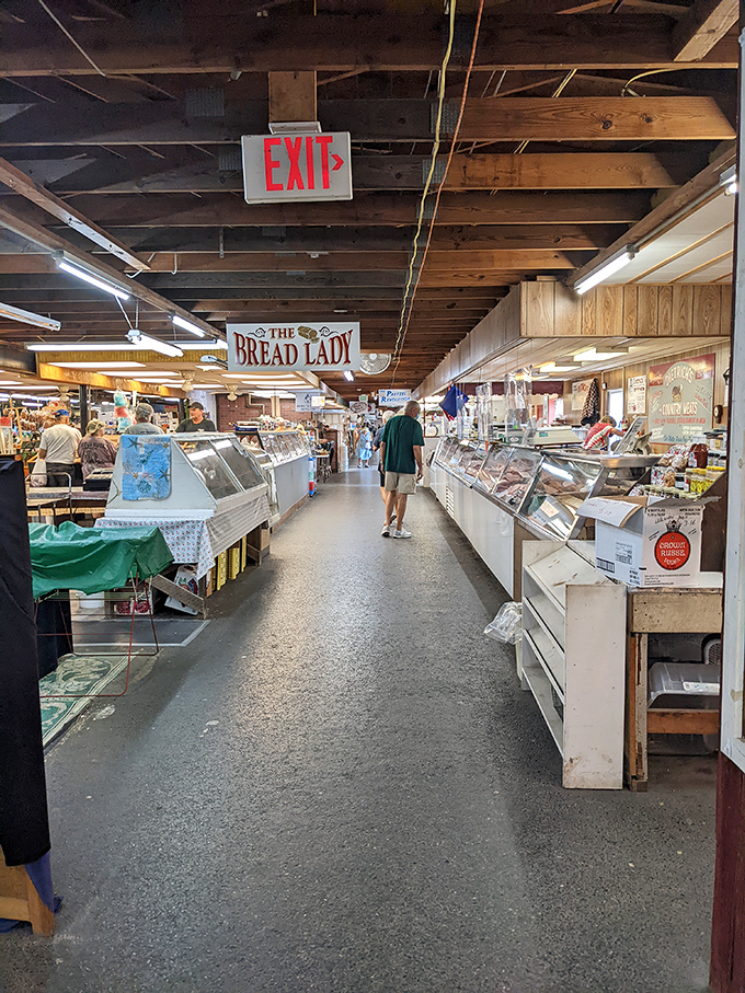 Cotton candy for your sweet tooth and homemade treats for your soul. The farmers' market section offers edible souvenirs that rarely make it home.