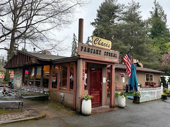 Chace's rustic cabin vibes and American flag set the scene for patriotic pancake consumption at its finest.