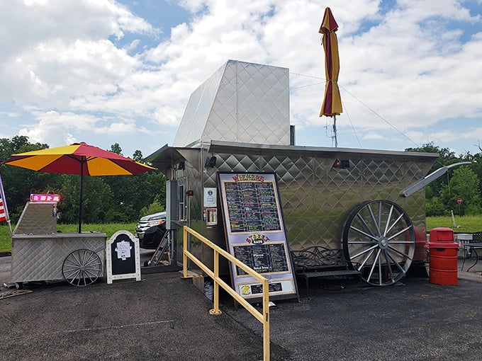 This silver wagon gleams like a hot dog spaceship that landed in Union, Missouri with a mission to delight your taste buds.
