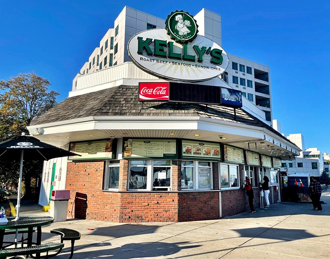 Kelly's might not look fancy from the outside, but that big green sign has been guiding hungry souls to seafood bliss since 1951.