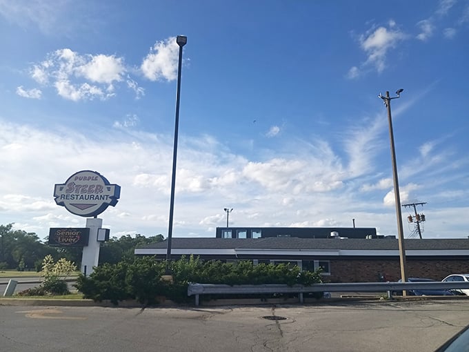 Purple Steer Restaurant (Highland): Where the sign alone tells you you're somewhere special! The Purple Steer stands watch over the highway, guiding hungry travelers home.