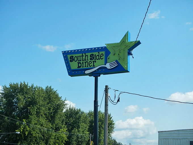 South Side Diner's star-shaped sign points the way to breakfast bliss in Minden like a delicious North Star. 