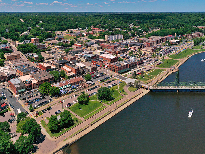 Stillwater's waterfront vista makes even the most dedicated homebodies want to rent a boat and play captain for the day.