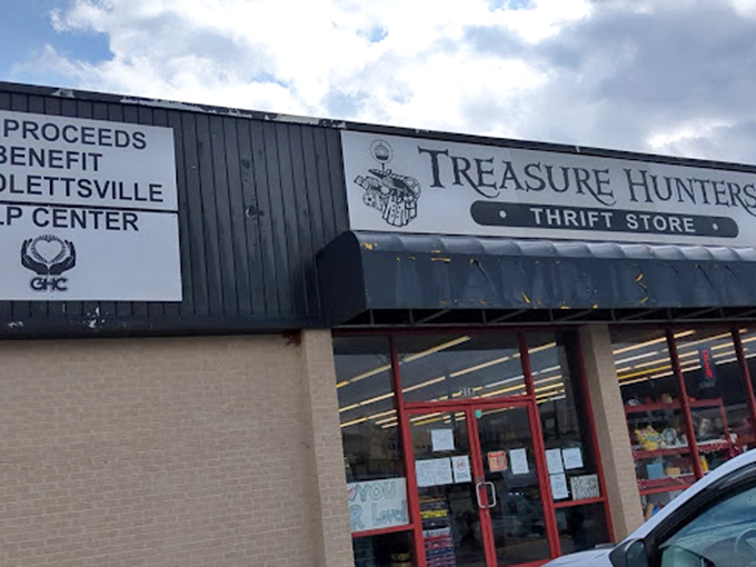 Treasure Hunters lives up to its name&mdash;a pirate's cove of secondhand bounty where X marks the spot for amazing deals.