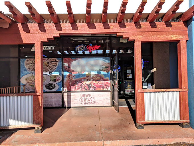 The pergola entrance at Down N Dirty practically announces: "Abandon your clean hands, all ye who enter here!" Deliciously worth it!