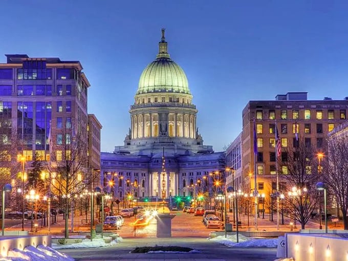 The Washington Monument stands tall amid the capital's greenery &ndash; like an exclamation point at the end of America's most important sentence.