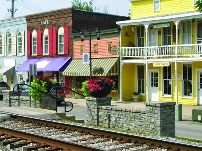 These colorful storefronts along the tracks are the original pop-up shops&mdash;they've just been popped up for a century or two.