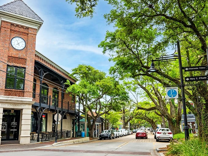 Ocean Springs' downtown invites lingering looks and spontaneous shopping. The brick sidewalks practically whisper "take your time." 