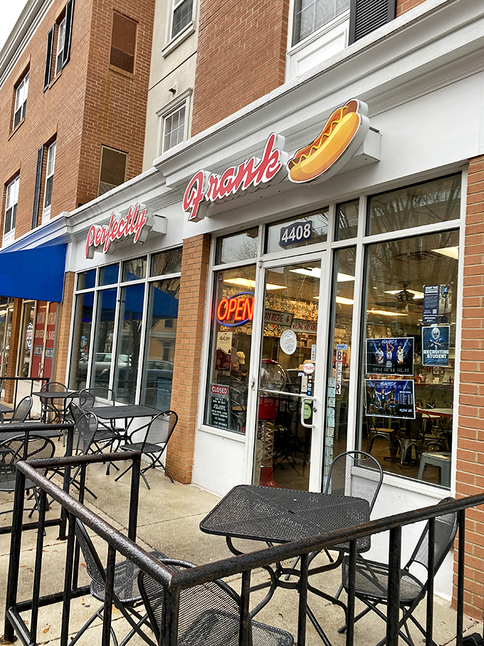 Red umbrellas and sidewalk seating create the perfect urban burger oasis. Perfectly Frank makes ODU students feel at home with every juicy bite.