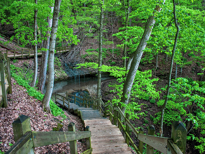 Room with a view! This wooden boardwalk at Pikes Peak State Park leads to vistas that would make Mark Twain wax poetic.