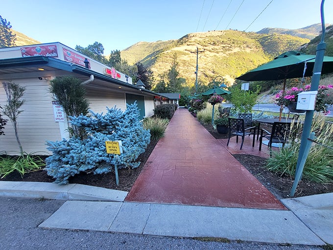 Ruth's Diner: The red brick pathway leads to more than just outdoor seating &ndash; it's the yellow brick road to breakfast nirvana.