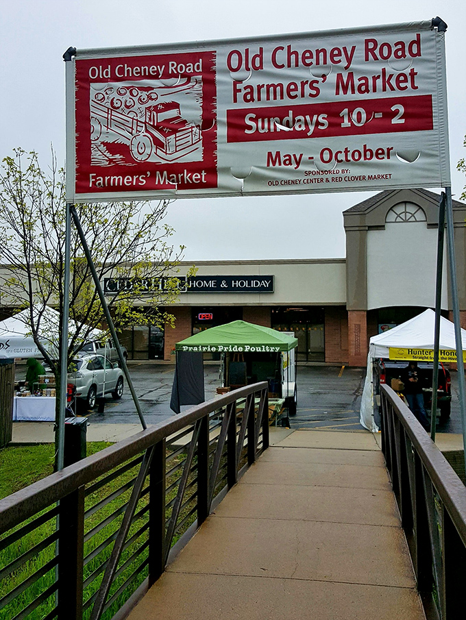 
"Junkstock" carved in wood says it all. Where festival meets flea market, and shoppers become treasure hunters in an open-air paradise 