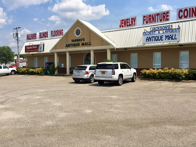 "Jackson's Oldest & Largest" isn't just boasting &ndash; this sprawling complex houses enough vintage treasures to furnish a small town.