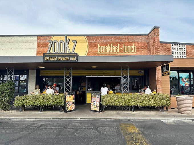 Zookz: Those perfectly sealed circular sandwiches are what would happen if a panini and a UFO had a delicious baby.