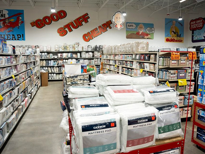 Bedding bargains that would make Martha Stewart do a double-take. High thread counts at low prices&mdash;the stuff sweet dreams and savvy shopping are made of.