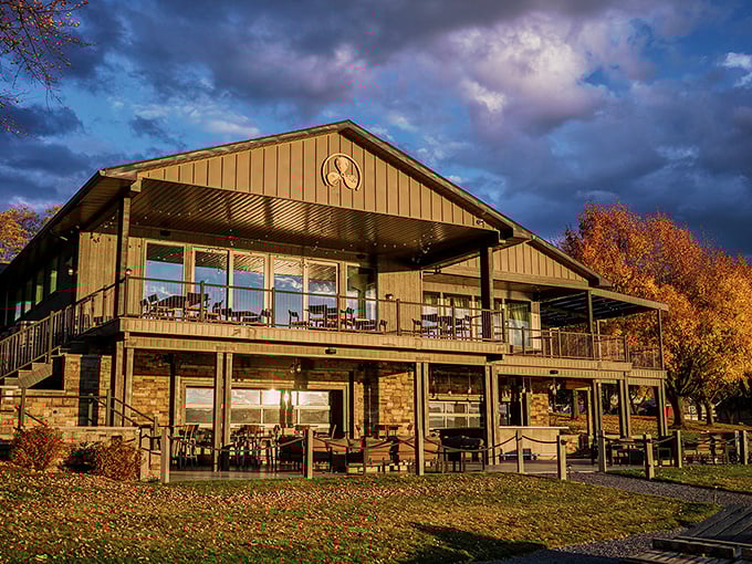 This lakeside establishment proves you don't need big-city prices to enjoy breathtaking views with your meal &ndash; just an appetite and good timing.