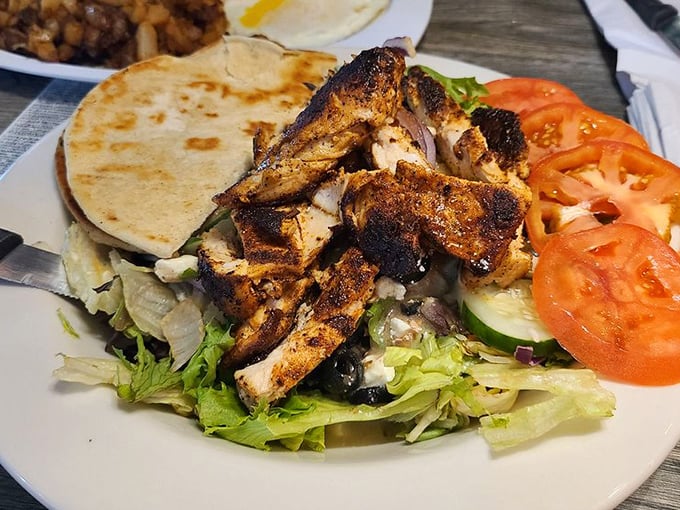When a Greek salad and blackened chicken meet in Fort Lauderdale, they create a vacation on a plate that's both virtuous and decadent.