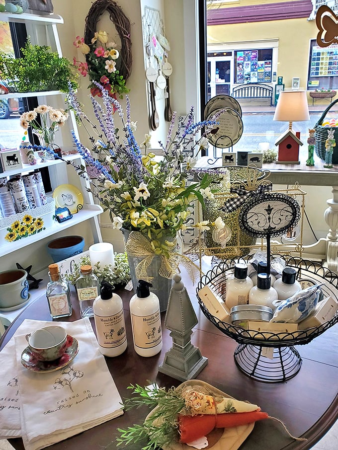 This isn't just a display of beach memorabilia; it's a Delaware coastal history lesson disguised as delightful d&eacute;cor.