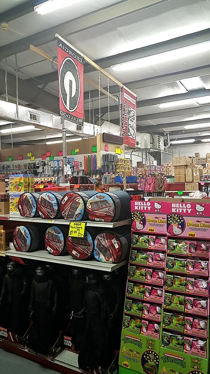 Those Georgia Bulldogs banners hanging above aren't the only winners here&mdash;check out those Hello Kitty dream lights!