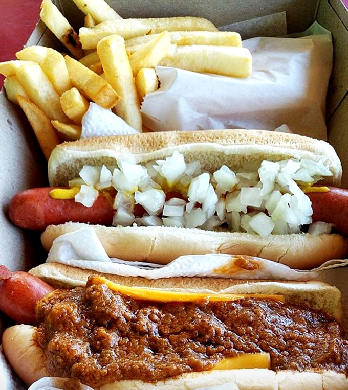 The holy trinity of Chronis: hot dogs dressed three ways. Choose your fighter or, better yet, come back three times. Your stomach will thank you.