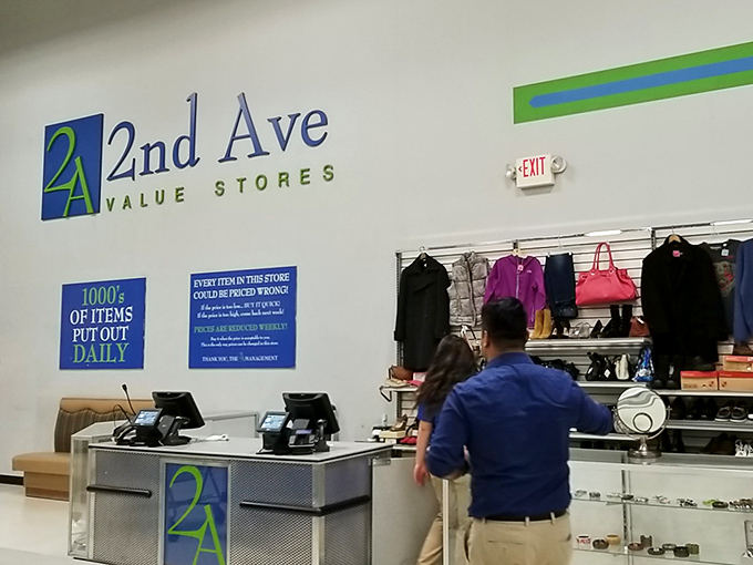 Where kitchen dreams are born again. Coffee makers, slow cookers, and gadgets galore—someone else's countertop castoff becomes your culinary companion.