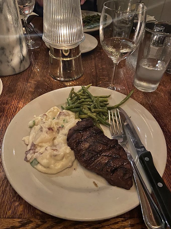 This filet mignon with garlic mashed potatoes isn't just dinner&mdash;it's what food dreams are made of when vegetables and protein fall in love.