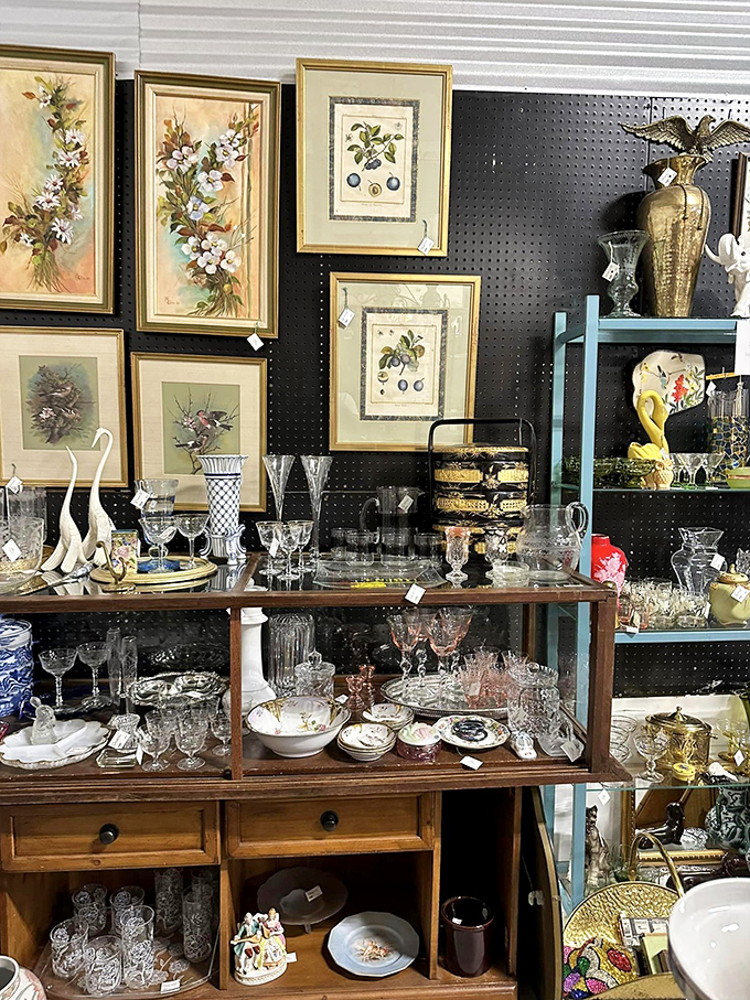 A feast for the eyes! This booth artfully arranges its treasures like a still life painting, each piece waiting to tell its story.