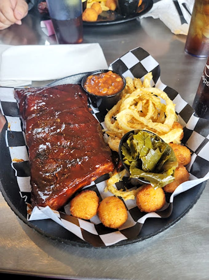 When your barbecue comes served on checkered paper, you know they're serious about racing traditions and serious about their ribs.
